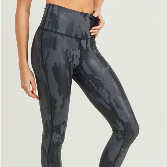 Mono B | Pants & Jumpsuits | Nwt Trendy Camo Foil Highwaist Leggings ...
